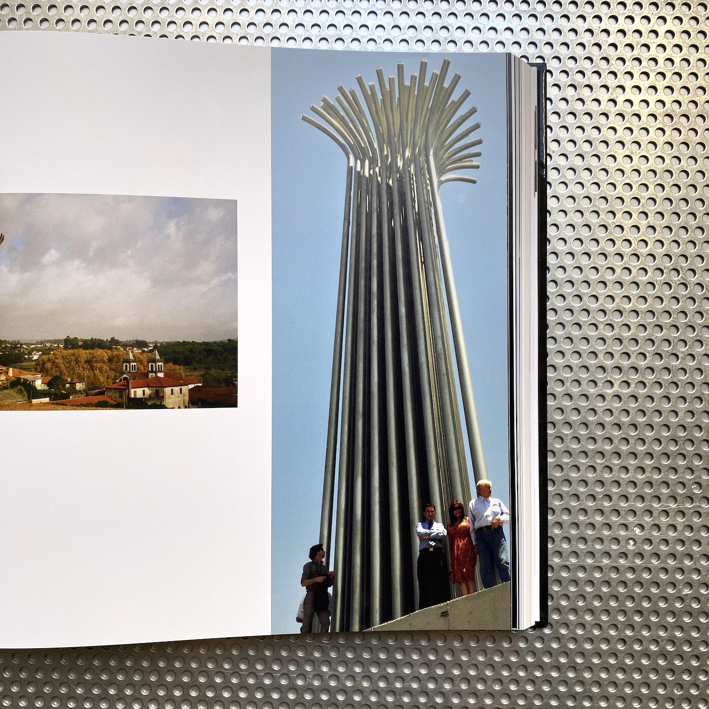 JULIO LE PARC — A MONOGRAPH - Le Livre Art Publishing - 9780578368467