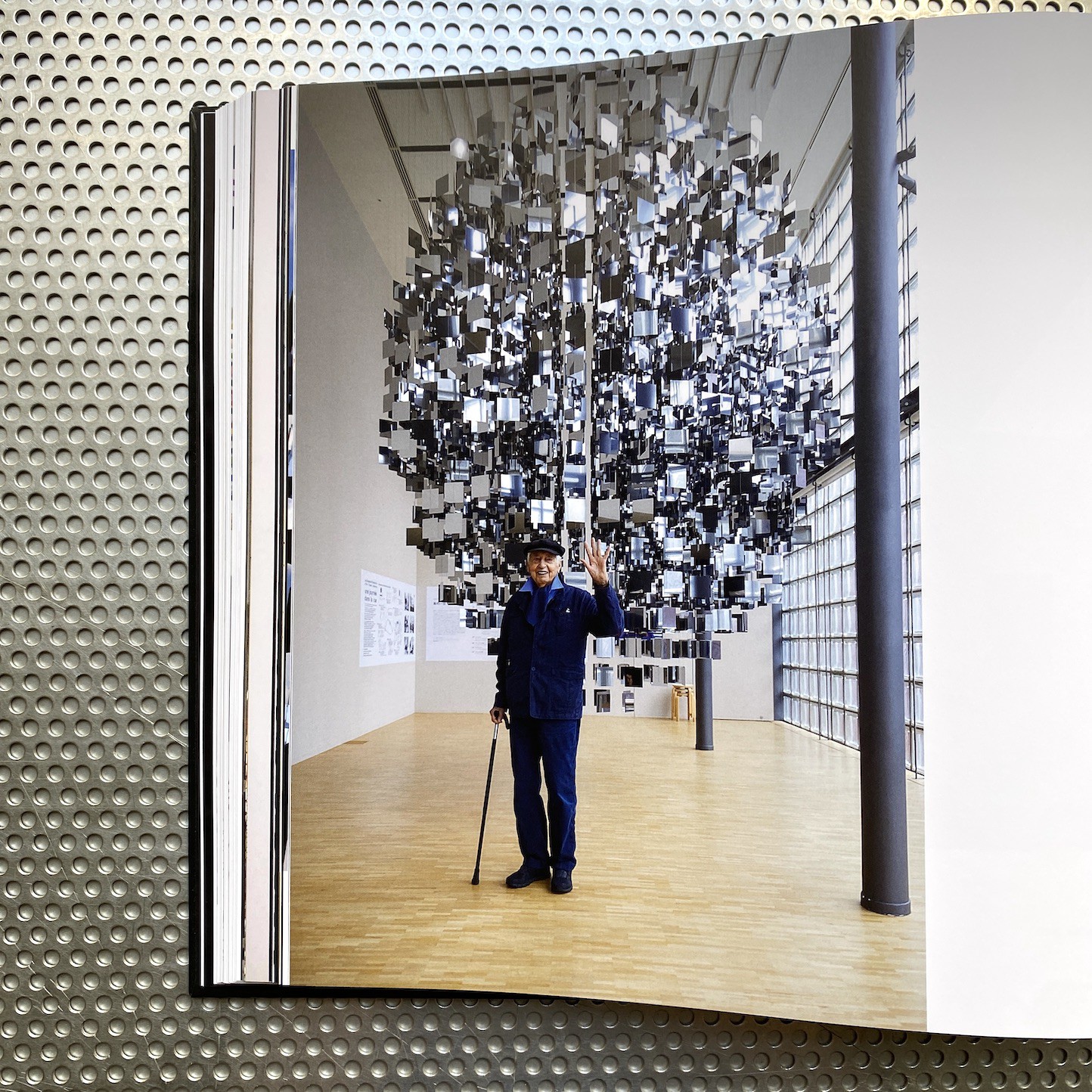 JULIO LE PARC — A MONOGRAPH - Le Livre Art Publishing - 9780578368467